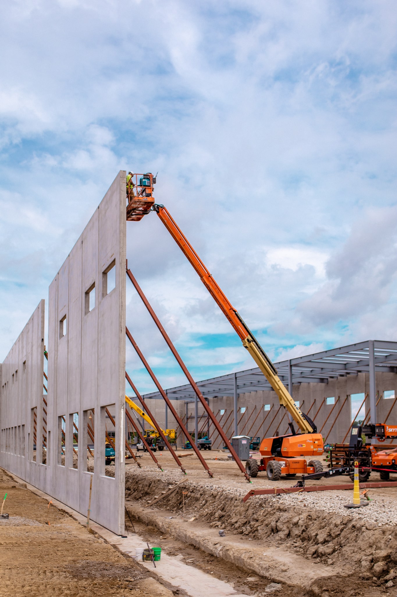 Lyon Distribution Center II - Roncelli